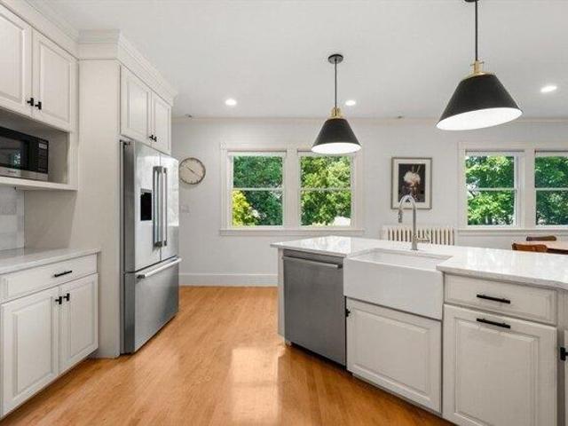 house with 5 bedroom, Wellesley MA ES104113229