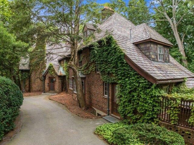 house with 5 bedroom, Wellesley MA ES105082903