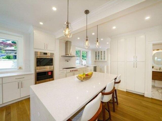 house with 5 bedroom, Wellesley MA ES105387577