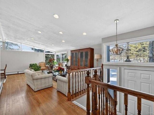 house with 5 bedroom, West Nyack NY DLS101782498