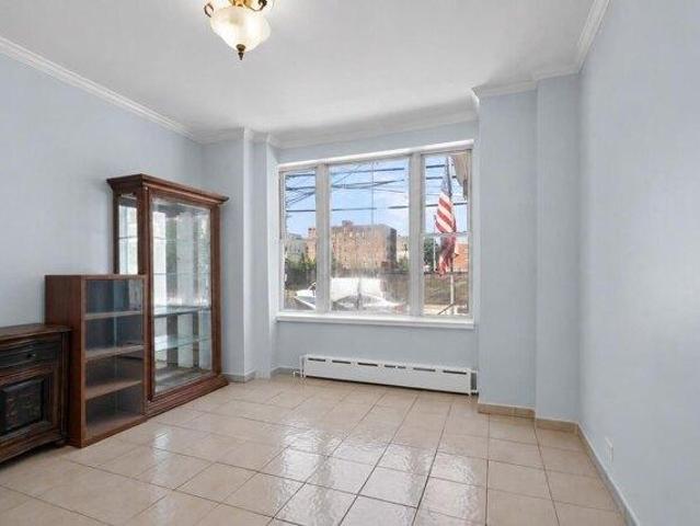 house with 5 bedroom, West New York NJ ES104150096