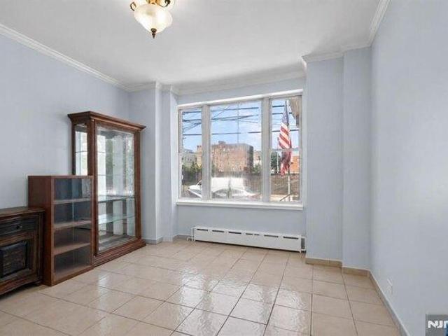 house with 5 bedroom, West New York NJ ES104263402