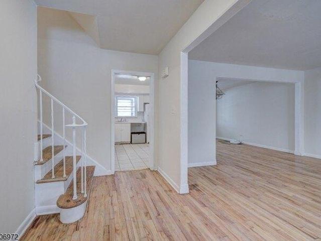 house with 5 bedroom, West Orange NJ DLS102476370