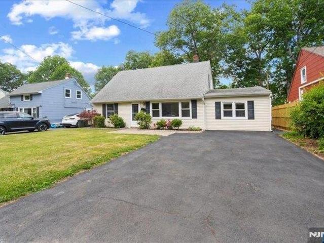 house with 5 bedroom, West Orange NJ DS104237923