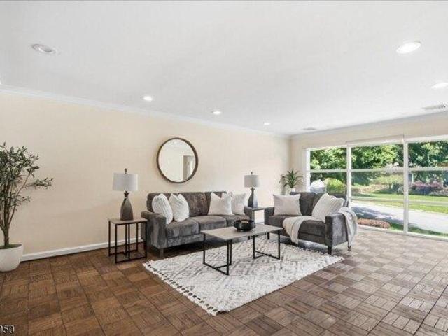 house with 5 bedroom, West Orange NJ ES104189120