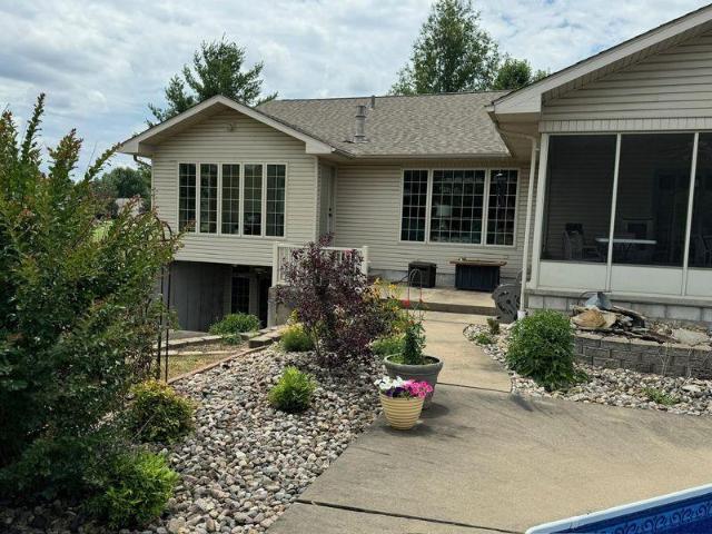 house with 5 bedroom, West Frankfort IL DLS100973268