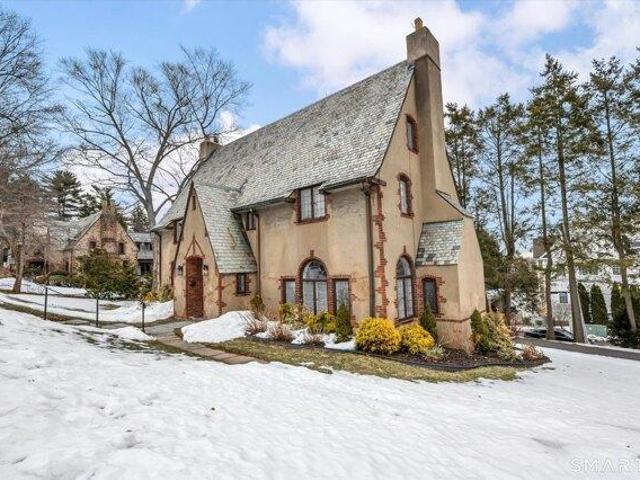 house with 5 bedroom, West Hartford CT DLS102279789