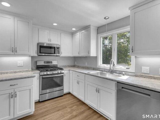 house with 5 bedroom, West Hartford CT ES105190607