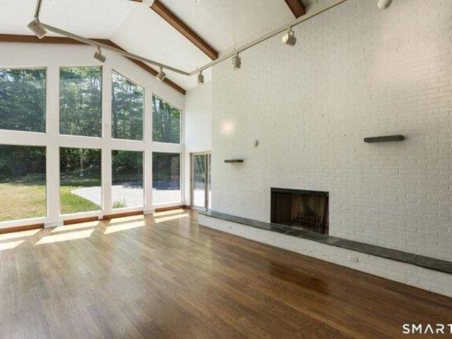 house with 5 bedroom, West Hartford CT ES103665228