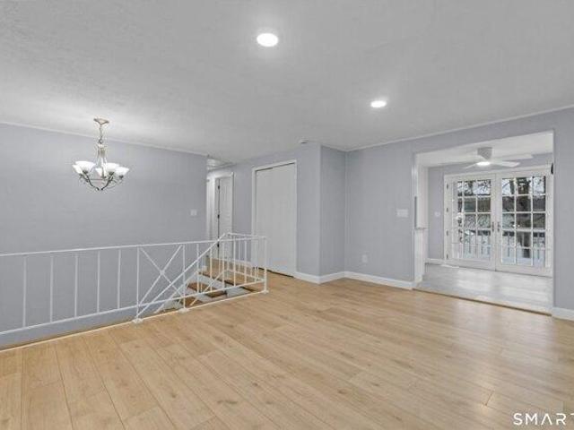house with 5 bedroom, West Haven CT DLS101858871