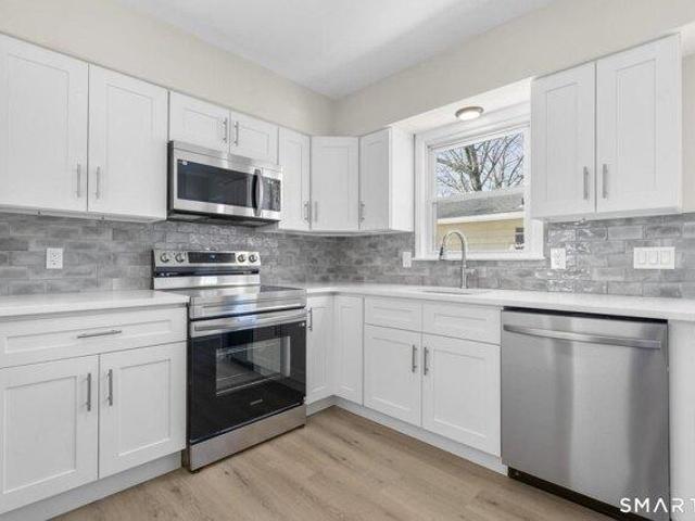 house with 5 bedroom, West Haven CT DLS102559481