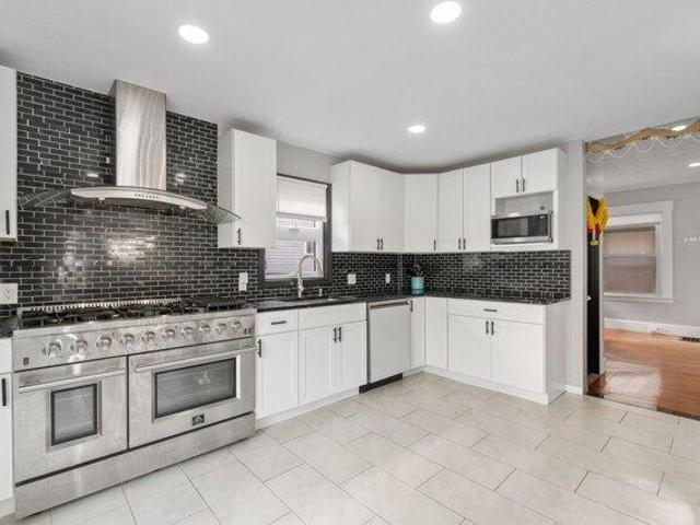 house with 5 bedroom, West Haven CT DS102779951