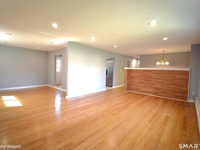 house with 5 bedroom, West Haven CT ES103158906