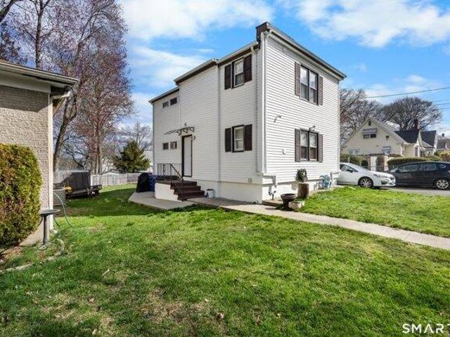 house with 5 bedroom, West Haven CT ES103432272