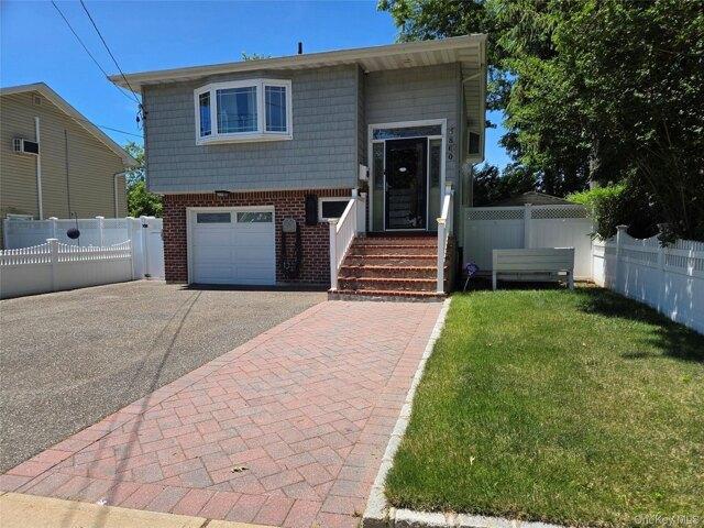 house with 5 bedroom, West Islip NY DS103621546