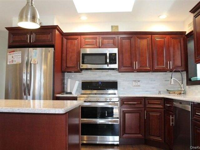 house with 5 bedroom, West Islip NY ES103621546