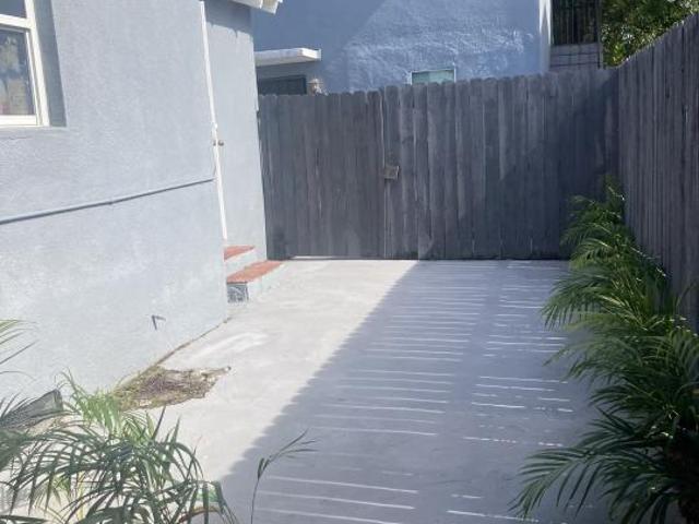 house with 5 bedroom, West Palm Beach FL DS78116534