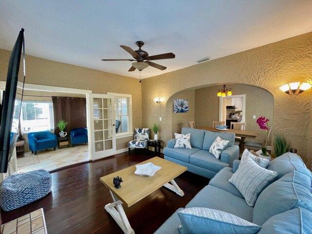 house with 5 bedroom, West Palm Beach FL ES104898407