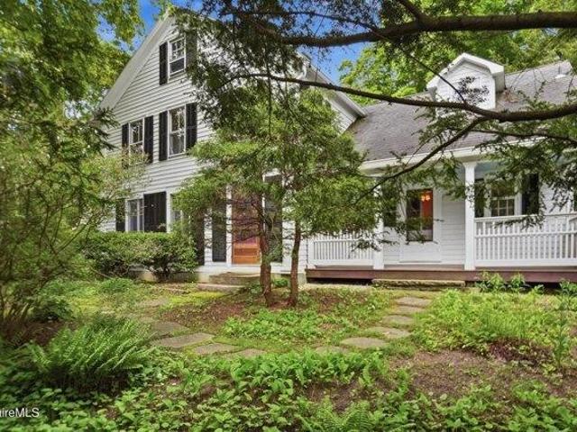 house with 5 bedroom, West Stockbridge MA ES103548477