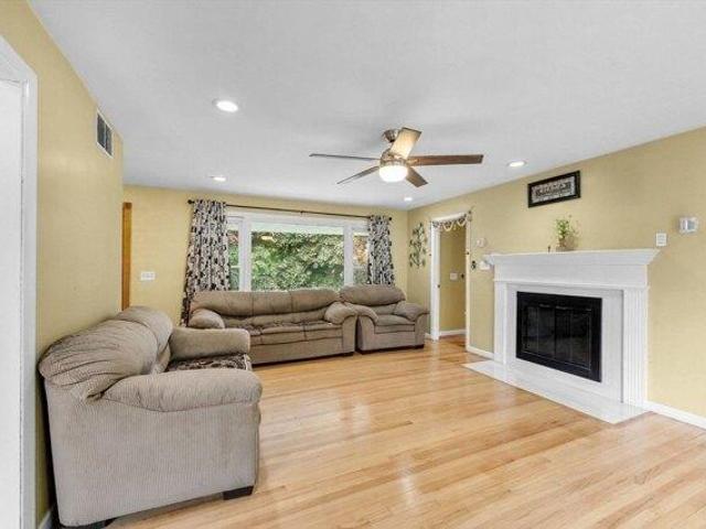 house with 5 bedroom, West Springfield MA ES103249091