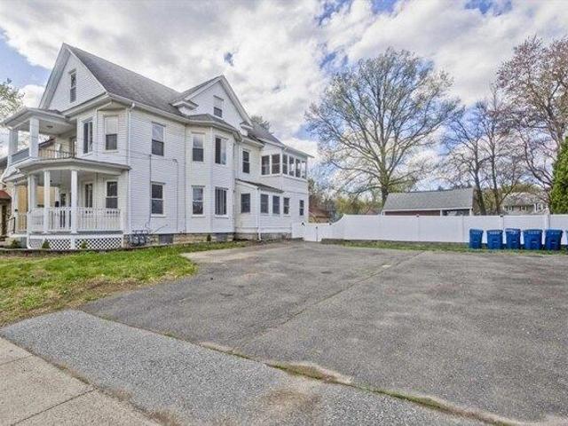 house with 5 bedroom, West Springfield MA ES103620320