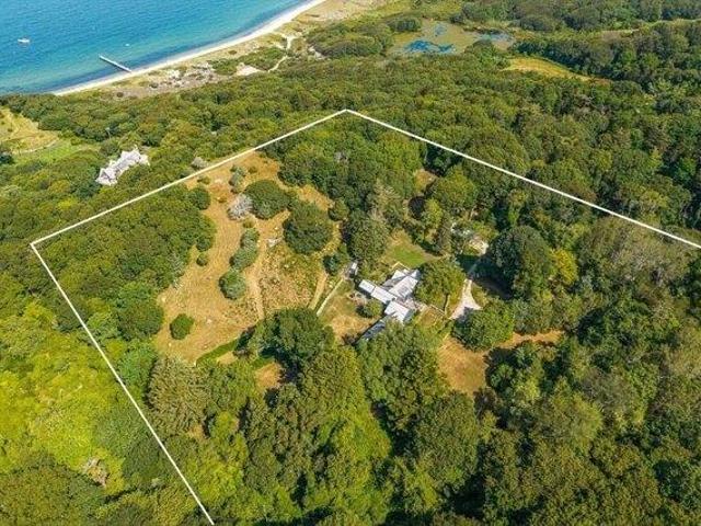 house with 5 bedroom, West Tisbury MA DLS102584589