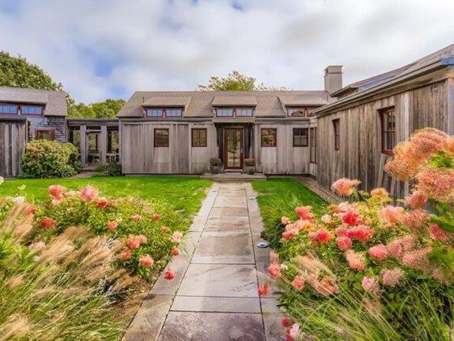 house with 5 bedroom, West Tisbury MA DS101932594