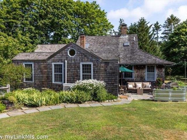 house with 5 bedroom, West Tisbury MA DS102669296