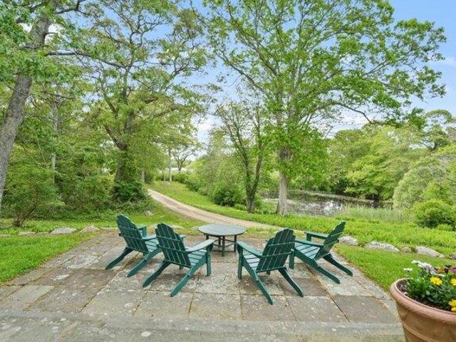house with 5 bedroom, West Tisbury MA DS103019032