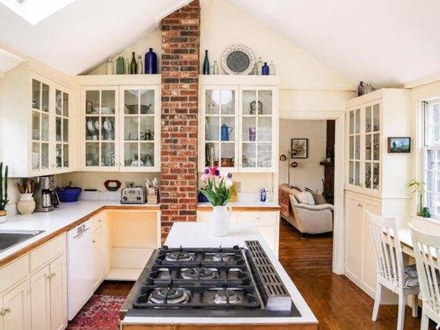 house with 5 bedroom, West Tisbury MA DS104265255