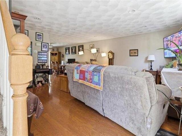 house with 5 bedroom, West Warwick RI DS103853138
