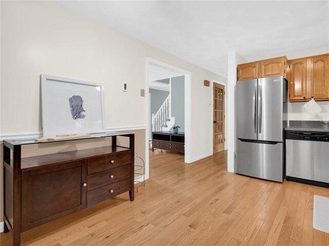 house with 5 bedroom, West Warwick RI ES105107084