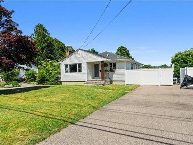 house with 5 bedroom, Westerly RI DS104408201