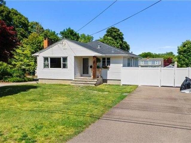 house with 5 bedroom, Westerly RI ES104408201