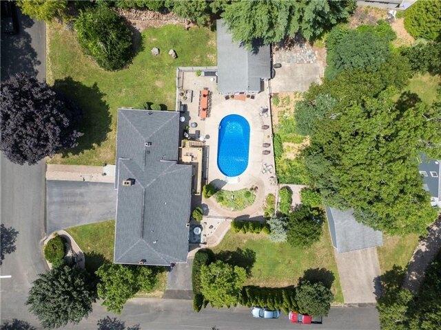 house with 5 bedroom, Westerly RI ES105117130