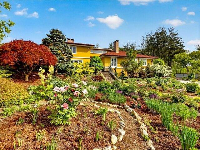 house with 5 bedroom, Westerly RI ES105232344