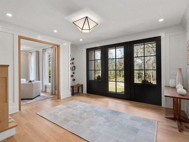house with 5 bedroom, Weston MA DLS102824494