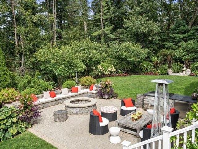 house with 5 bedroom, Weston MA ES104477427