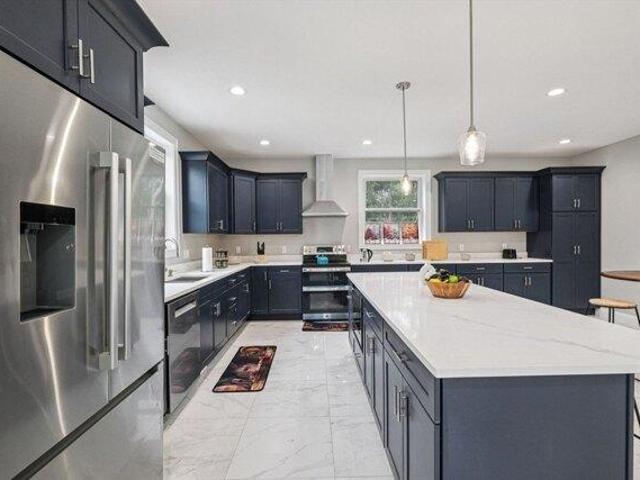house with 5 bedroom, Westport MA DLS102284340