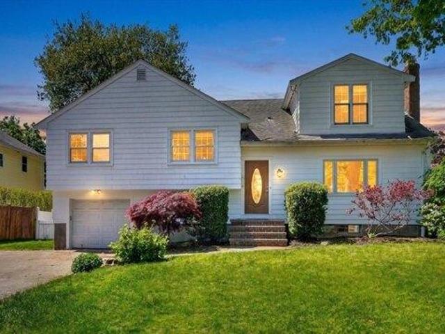 house with 5 bedroom, Westwood MA DLS102565260