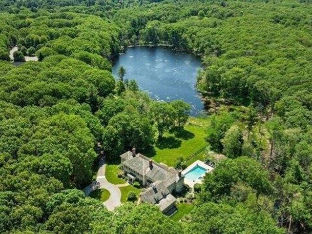 house with 5 bedroom, Westwood MA DLS102370445