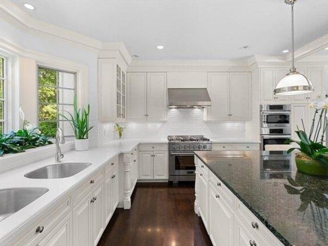 house with 5 bedroom, Westwood MA ES104191411