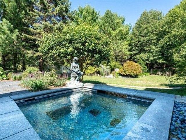 house with 5 bedroom, Westwood MA ES105207588