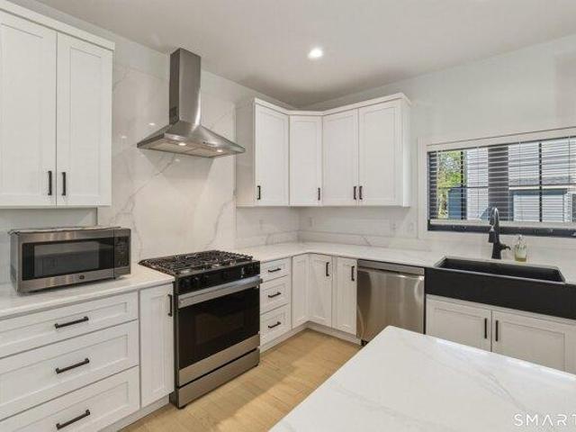house with 5 bedroom, Wethersfield CT ES105158081