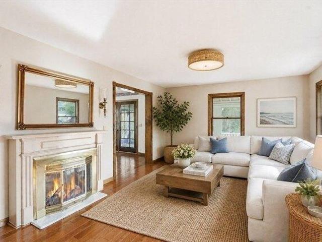 house with 5 bedroom, Weymouth MA ES105233933