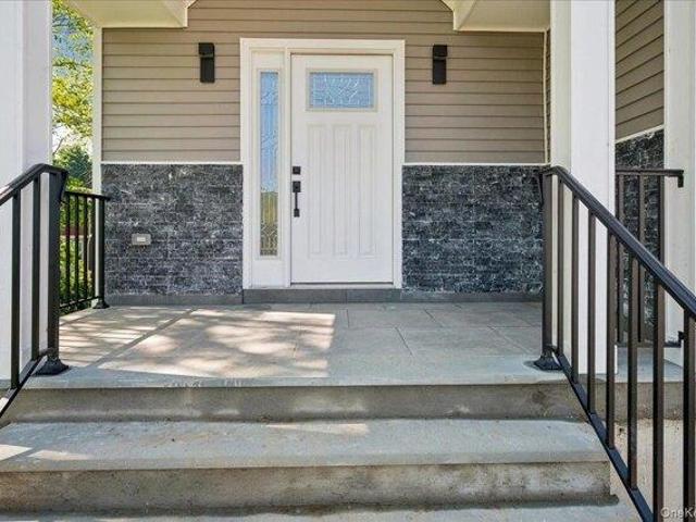 house with 5 bedroom, White Plains NY ES103667286