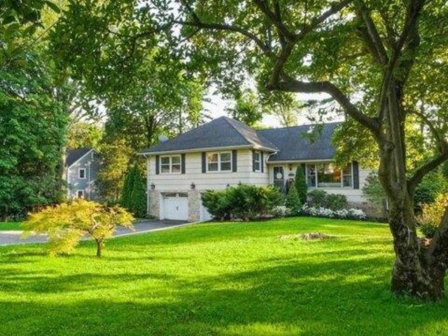 house with 5 bedroom, White Plains NY ES104901352