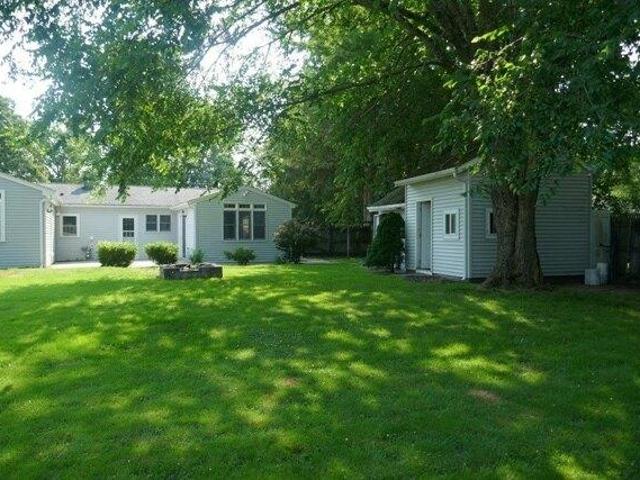 house with 5 bedroom, Whitman MA ES105232318