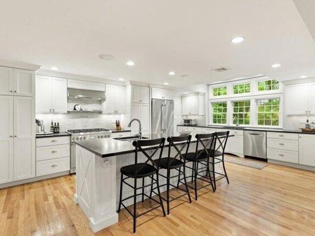 house with 5 bedroom, Winchester MA ES102859859