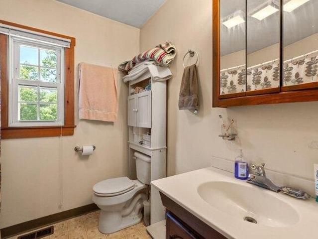 house with 5 bedroom, Winchester NH ES105093300